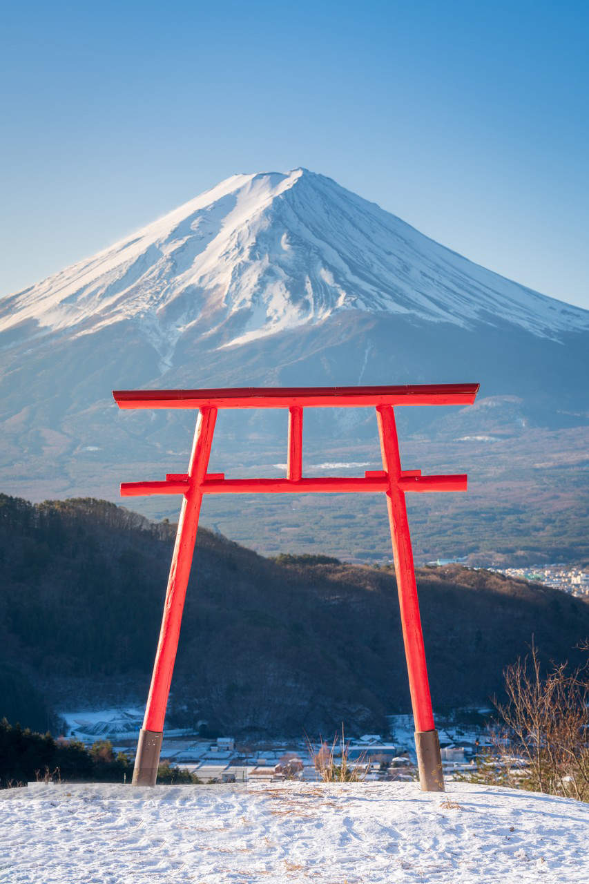 [13-person group to visit the popular Mt. Fuji attractions] Sky Torii ...